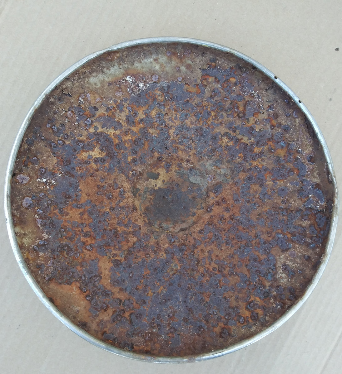 1949 Ford hub cap – Berry Island Auto Parts LLC